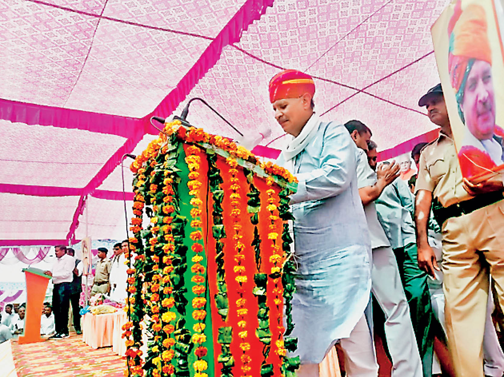 All the leaders of the area have contributed in the construction of the ...