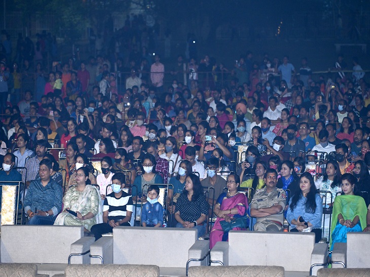 सिंगर शान ने बांधा प्रोनाइट ग्राउंड में समां, दो साल बाद दिखा आईआईटी ...