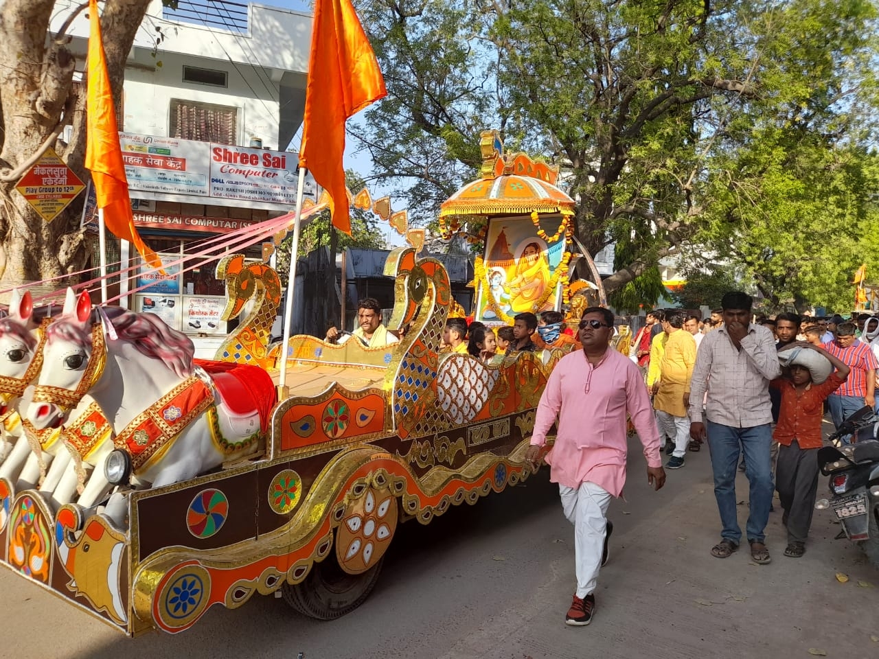 On Mother Karma Jayanti, Sahu Samaj took out a grand procession ...