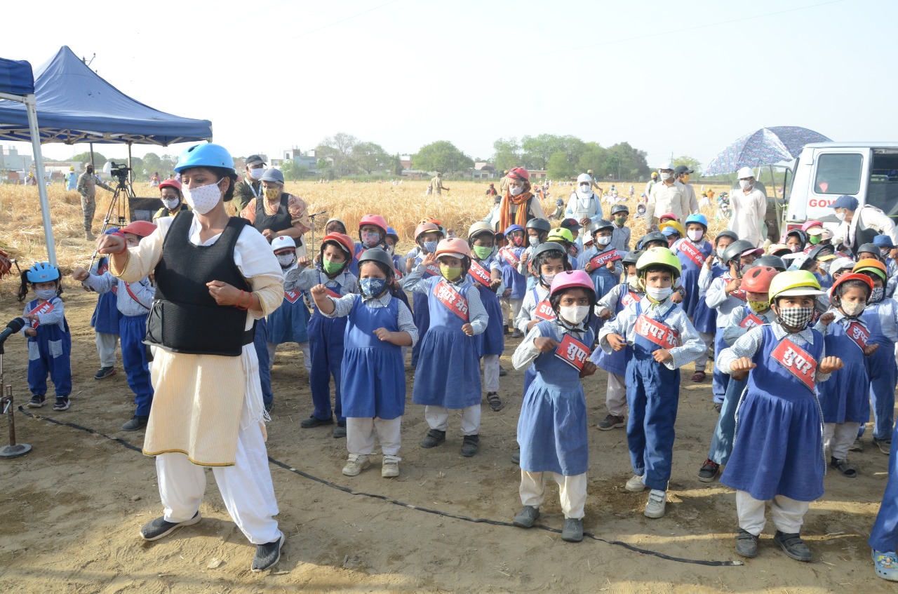 Visiting the exhibition of DEI in Agra and seeing the fields of ...