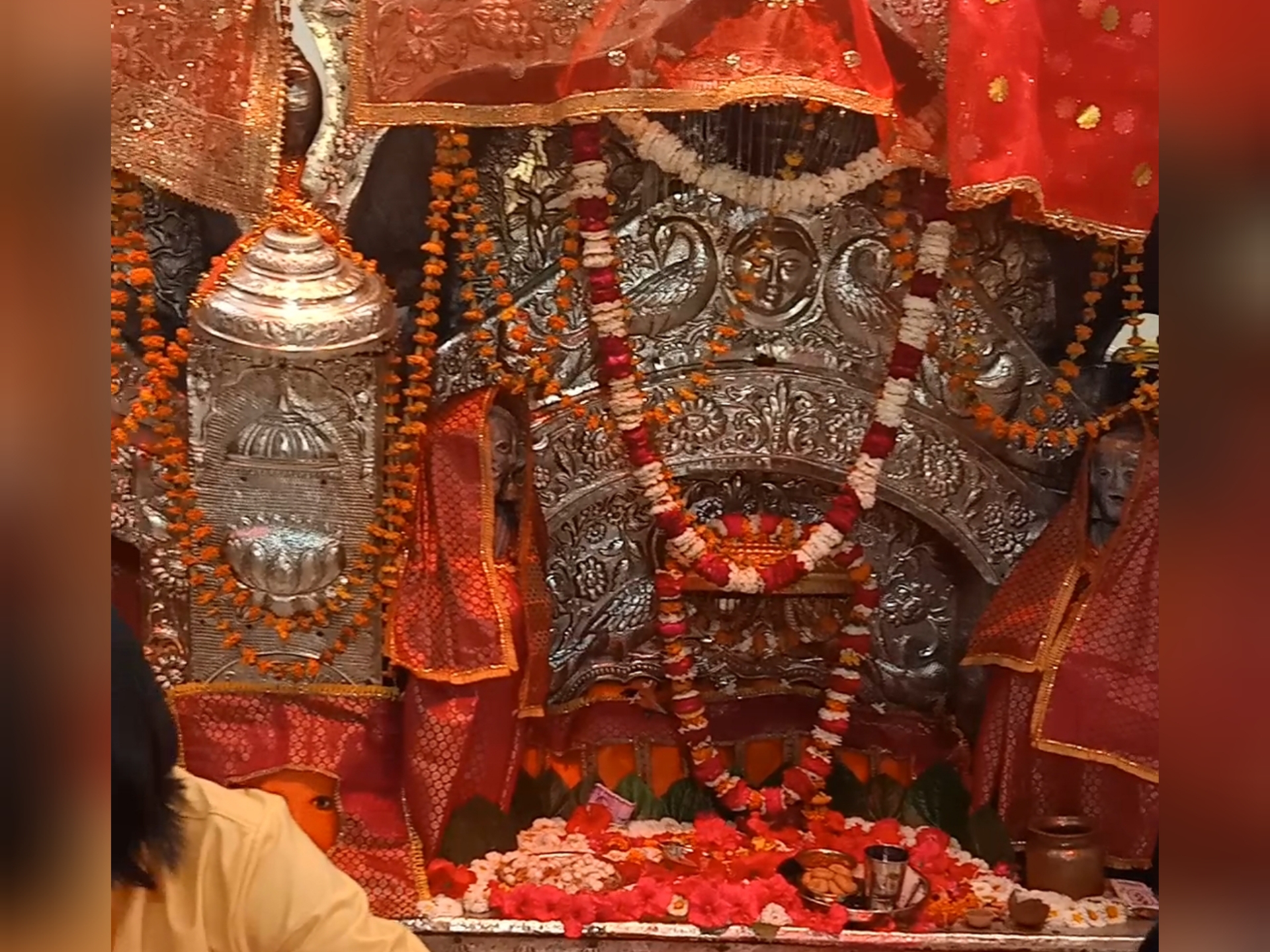 चैत्र नवरात्र और अमावस्या पर कठवारा गांव में स्थित शक्तिपीठ मां ...
