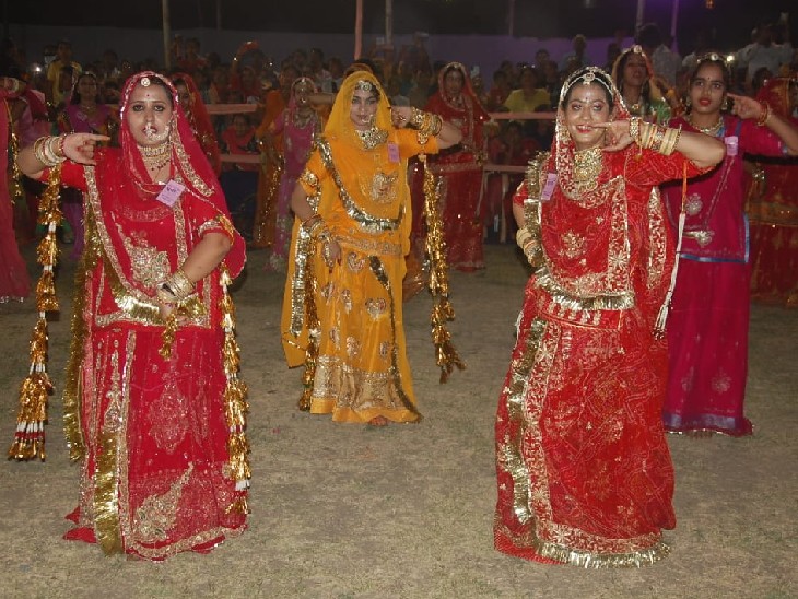Danced for 45 minutes wearing traditional clothes, 50 contestants ...
