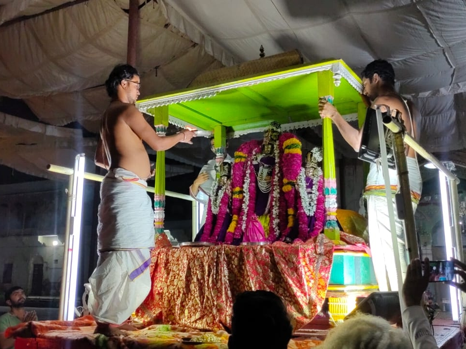 Lord Ranganath Venugopal's ride on Anand Vimana vehicle, devotees ...