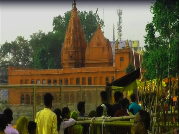 Devotees gathered at Durgakund Temple in Varanasi; All the gods move ...