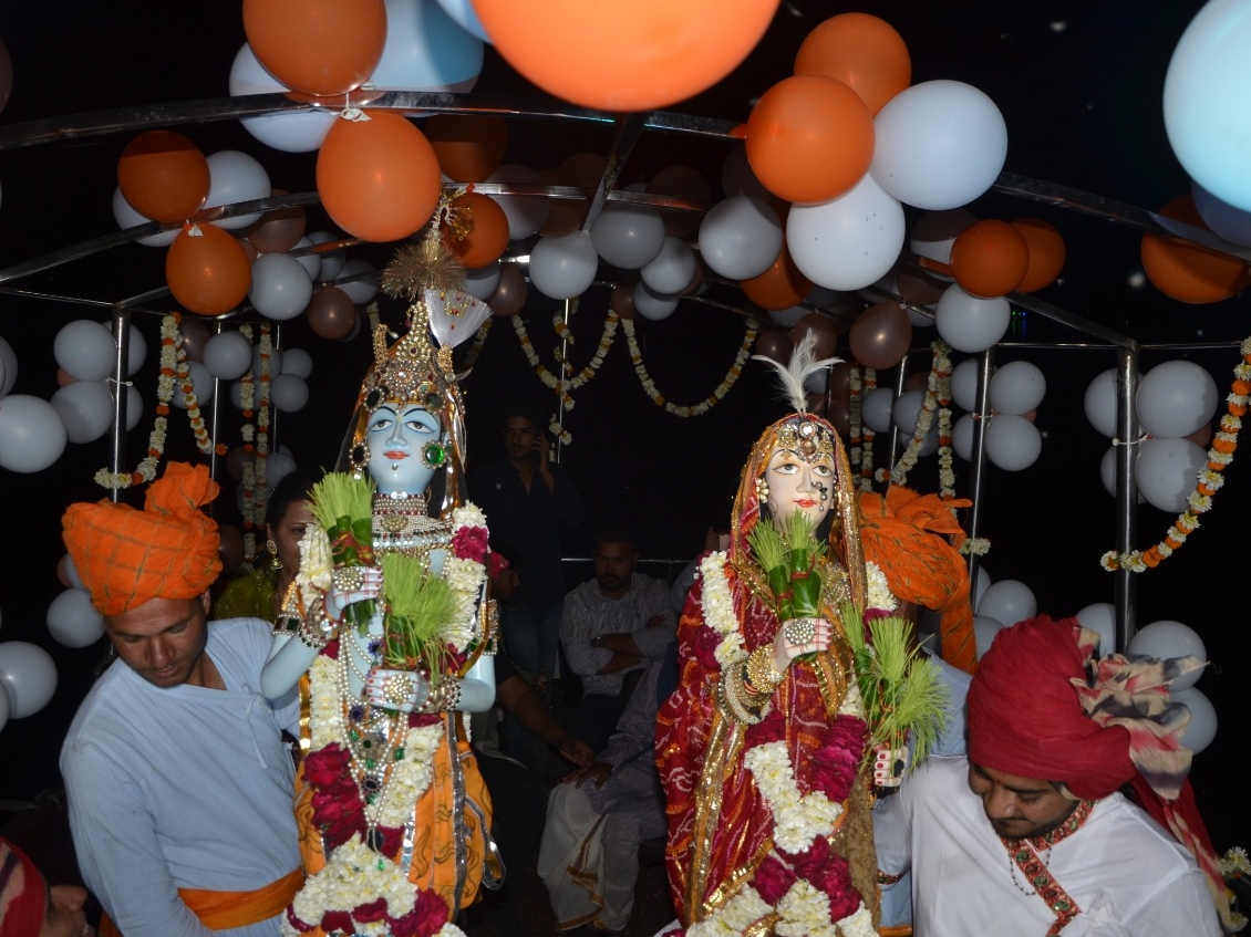 Farewell to Isar-Gangaur boating, beautiful boat decorated with flowers ...