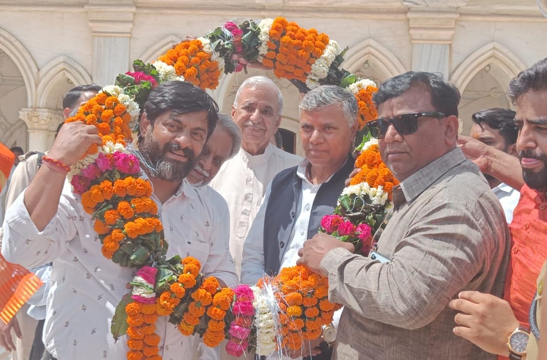 Started taking decisions after arrival in Agra, time spent on samadhi ...