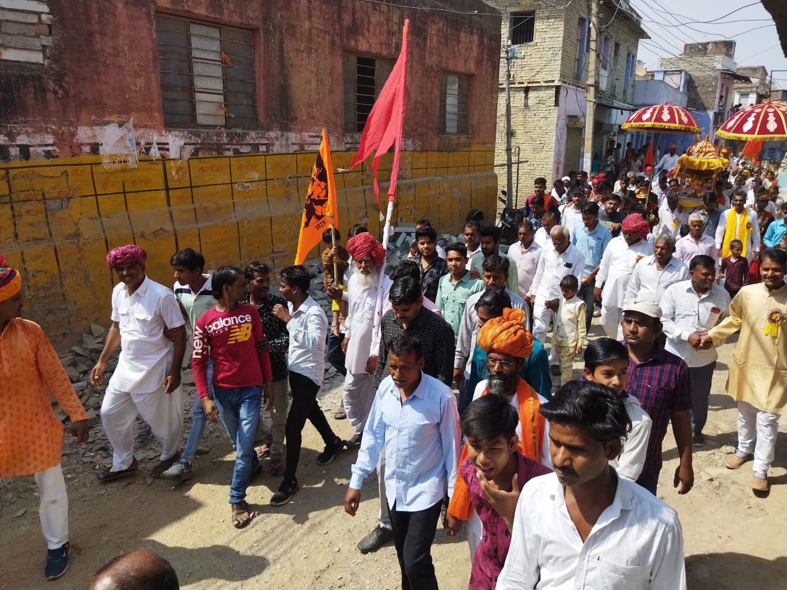 Made a tour of the city by decorating the tableau of God in Dev Viman ...