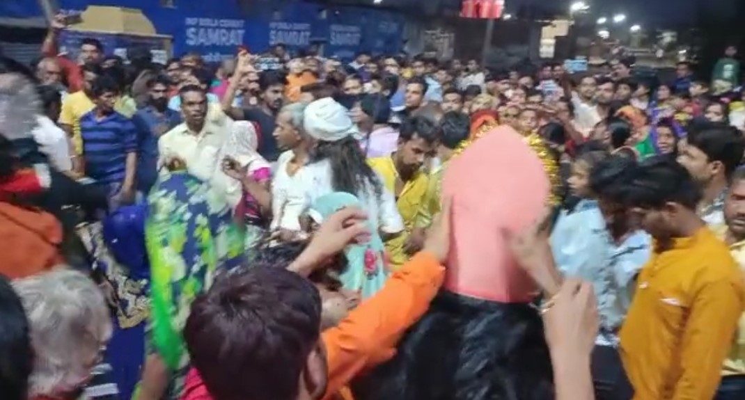 The program was held with black dance, devotees were seen dancing in ...