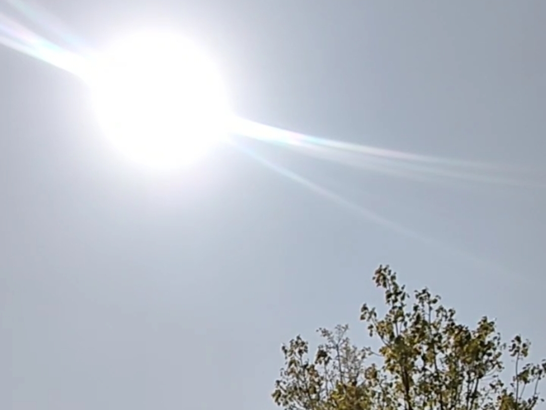 The cold winds coming from the north reduced the effect of western hot ...