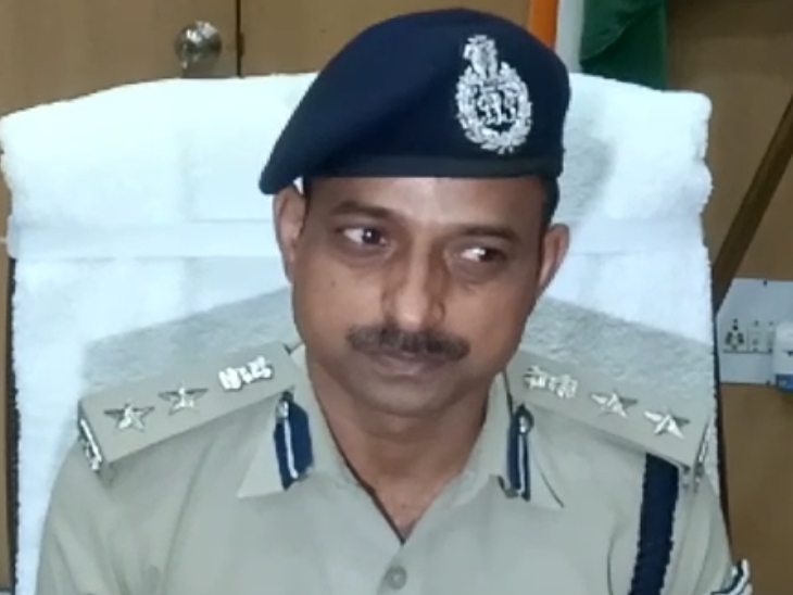 SSP took action in Bhagalpur, instead of duty, he was sleeping in a police jeep | झपकी मारने ...