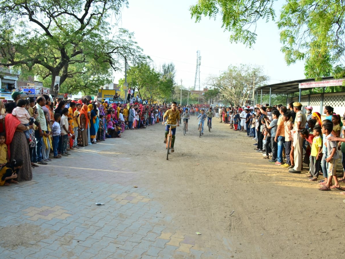 कई प्रतियोगिता का हुआ आयोजन,साइकिल रेस में महिपाल और माइल दौड़ में ...