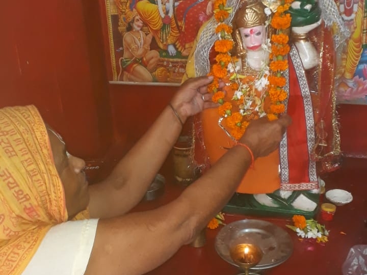 Subhadra Das is breaking the myth, worshiping Bajrangbali continuously ...