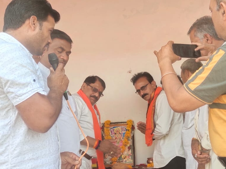 MLA Raghunath Malviya started Bhanwara wheat procurement center again ...