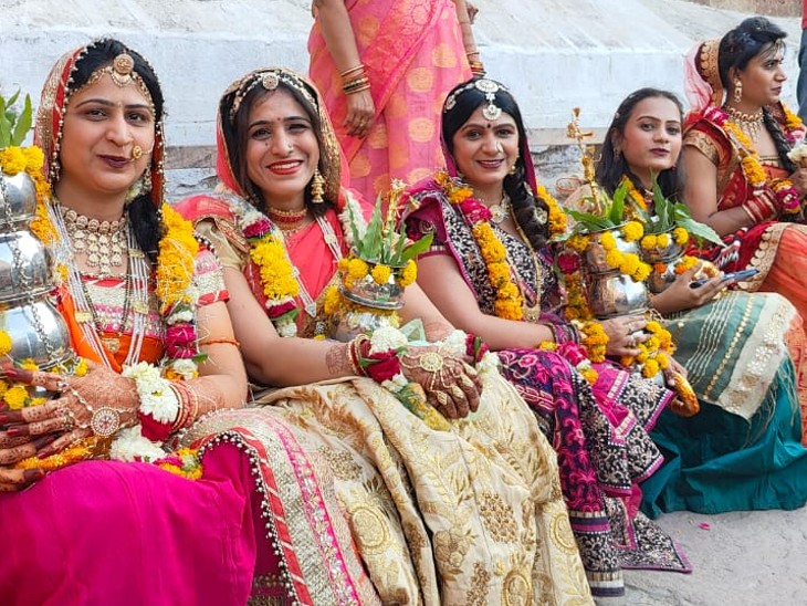 Women make different types of disguises, water will be offered to Gavar ...