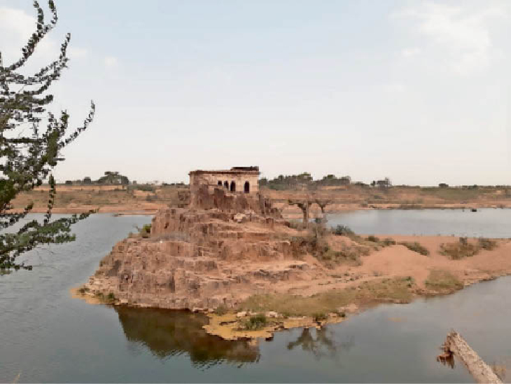 Indergarh Fort and Baradari built on an island in the Sindh river will ...
