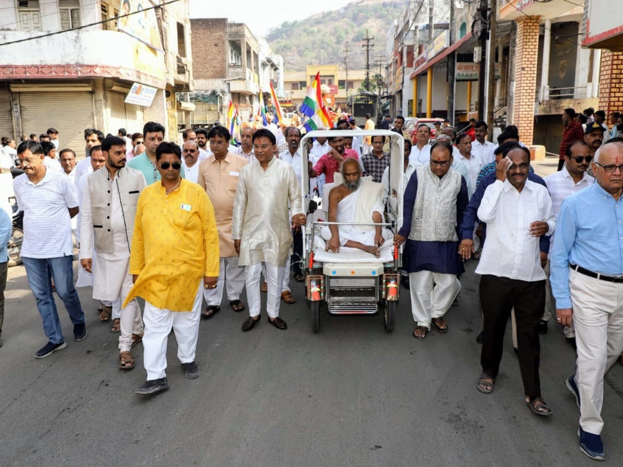 Organized three-day Jinendra Bhakti Mahotsav at Shankheshwar Parsvnath ...