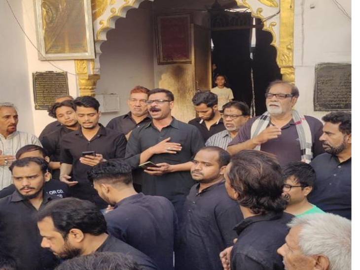 On the 19th day of Mah-e-Ramadan, Shia Muslims in black robes in ...