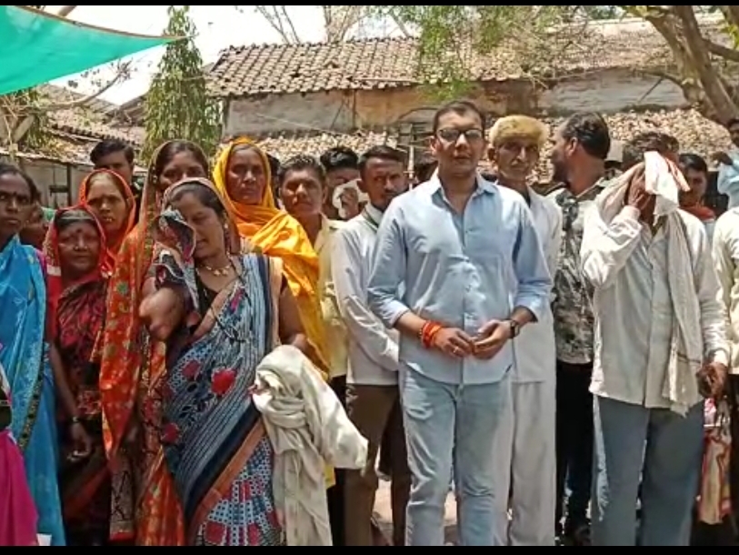People who came to register objection in the camp held in Janpad ...
