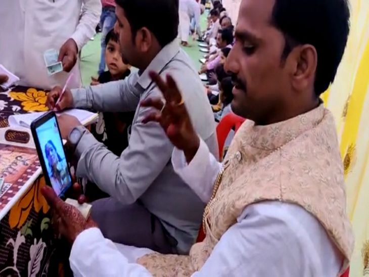 Deaf and deaf young men and women met on social media a year ago; love ...