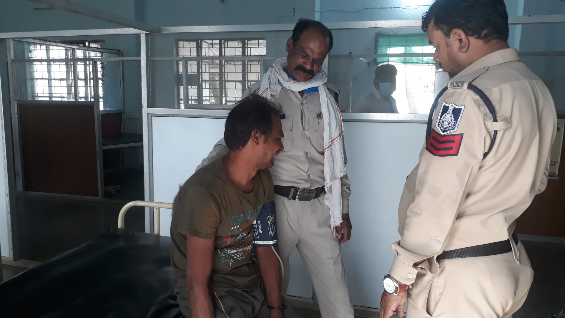 In Parasia Hospital, the drunken caused a ruckus, the police and the ...