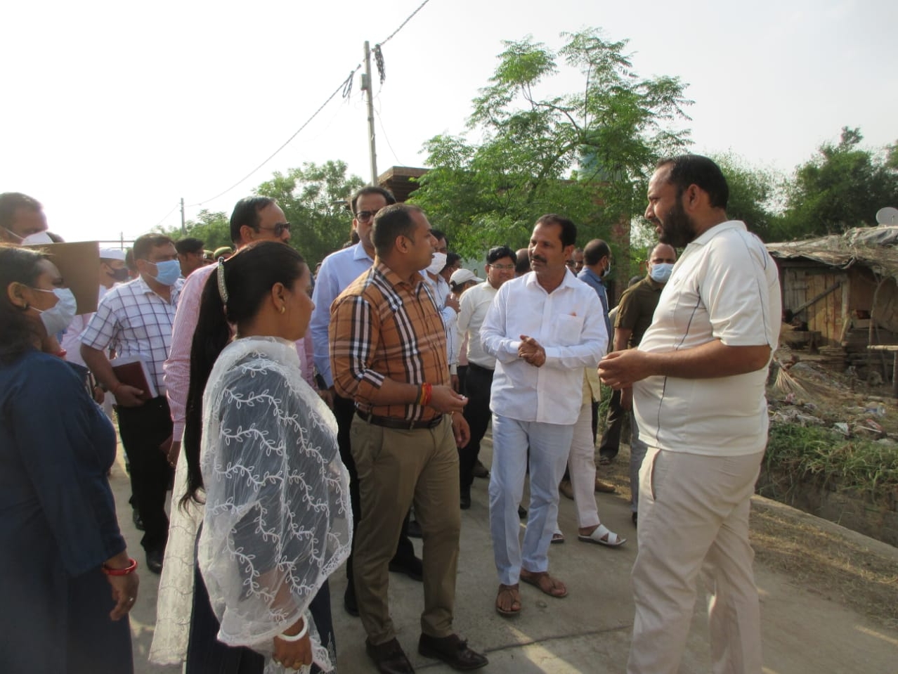Complaints heard in Jan Choupal in Bada village of Baghpat DM saw the ...