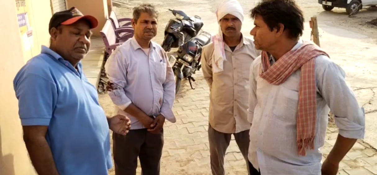 Was the only earner in the family, weeping for the parents | आवारा ...