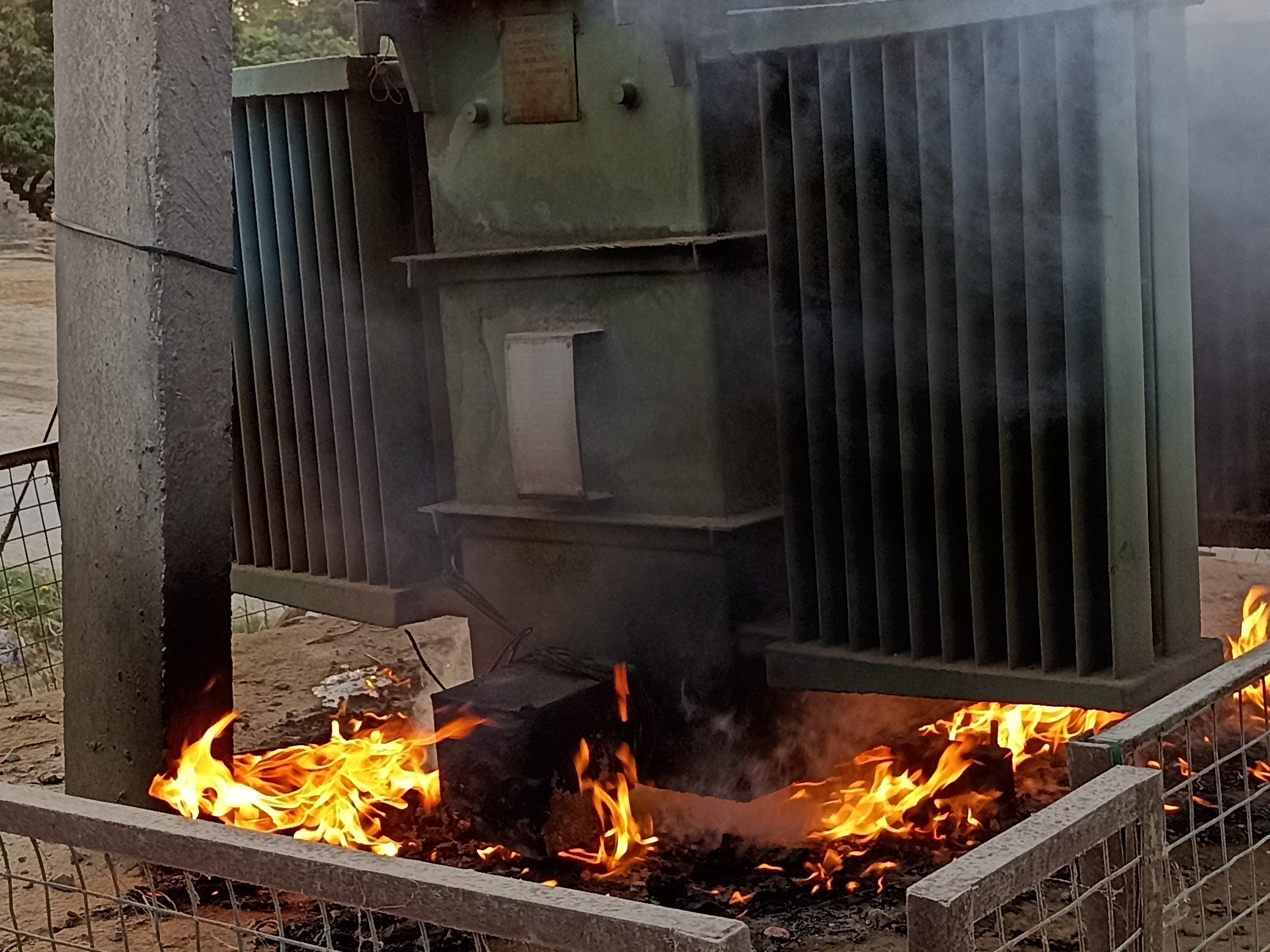 The fire broke out in the transformer due to oil spill, the movement of ...