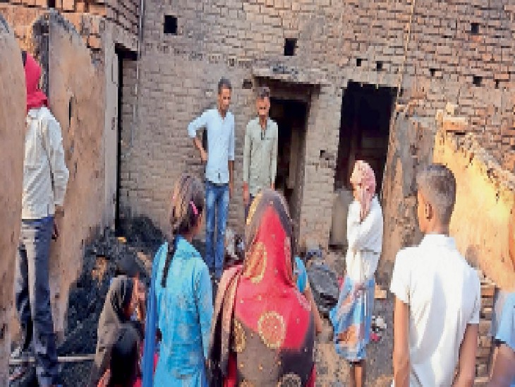 Fifteen houses were burnt to ashes due to short circuit fire in ...