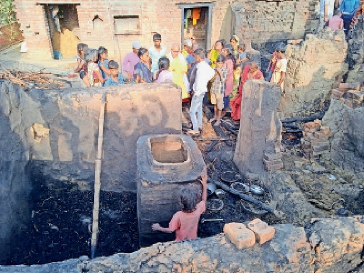 Fifteen houses were burnt to ashes due to short circuit fire in ...