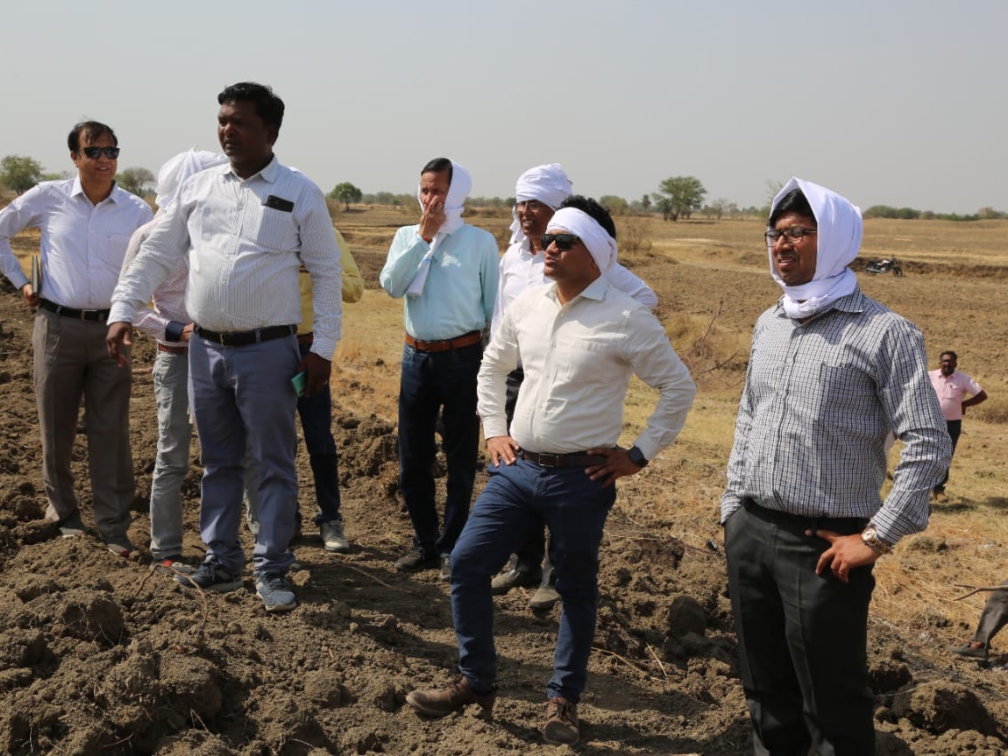 Sagar Collector saw the work of Amrit Sarovars to be built in Khurai ...