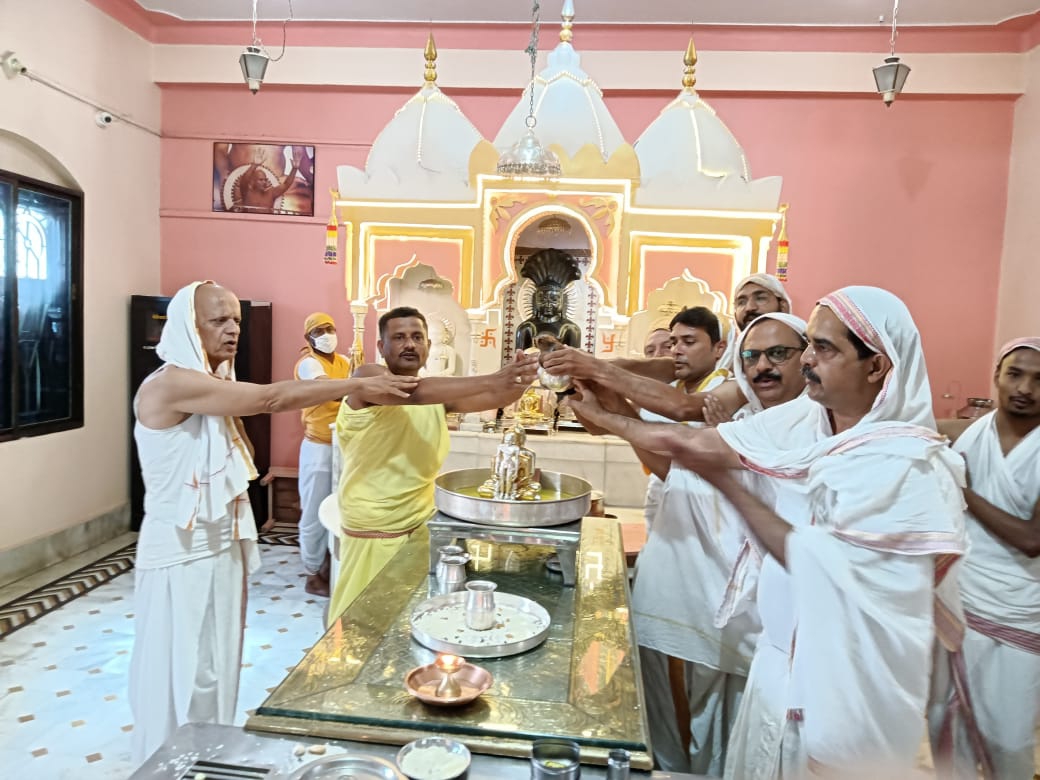 Lord Bahubali Swami's statue was enshrined, devotees from all over the ...