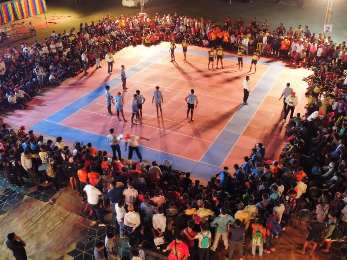 Grand opening with the beat of drums, march past with Gudumba dance ...