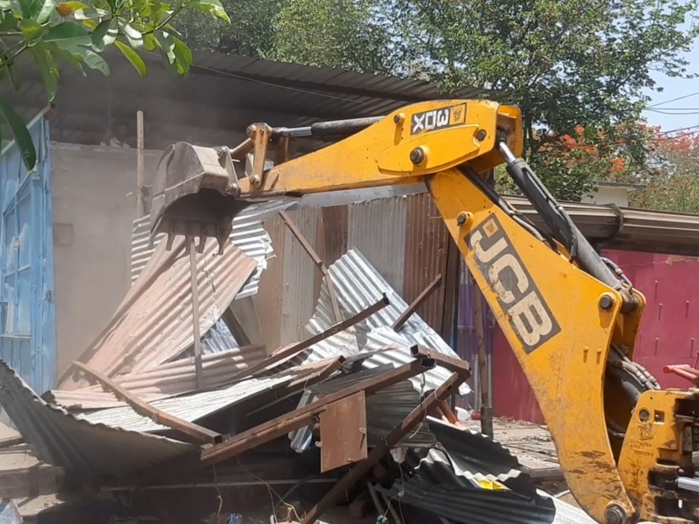 From the bus stand to the Meghnagar Naka, the Gumitis were removed from ...