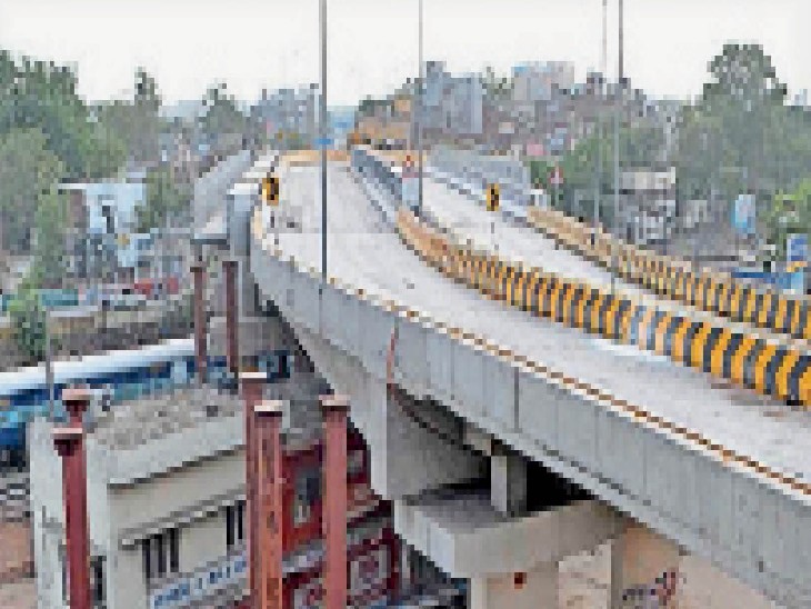 Two-lane overbridge to be built at Paras railway crossing at a cost of Rs 70 crore | जाम से ...
