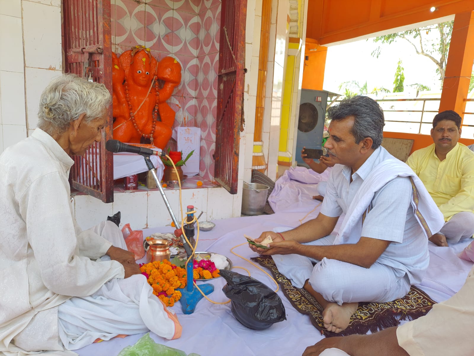 Chairman Awadhesh Shukla performed the aarti of Lord Shri Ram and ...