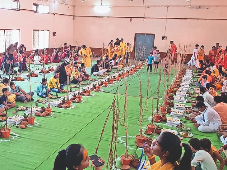 Upanayana ceremony of 60 batuks, procession taken out with 20 feet high ...