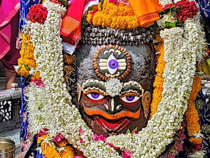 त्रिनेत्र रूपी बाबा महाकाल ने राजा के रूप में दर्शन दिए | Baba Mahakal ...