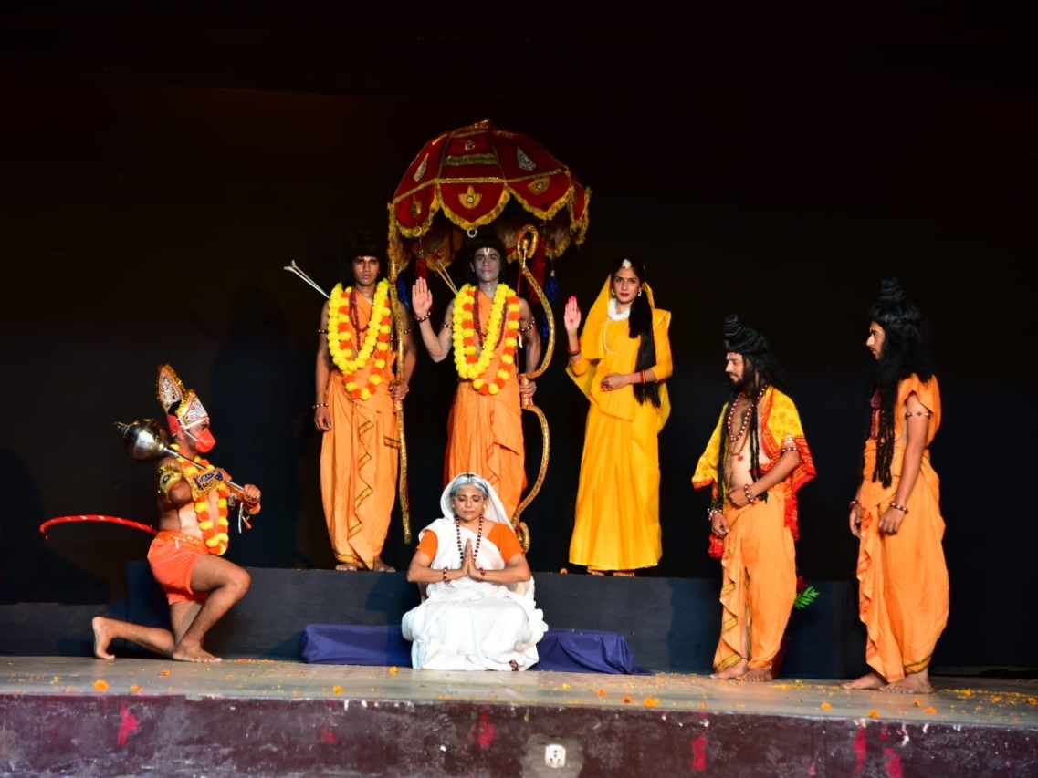 Episodes of Ramayana and Ramcharitmanas staged, Mata Shabri descended ...