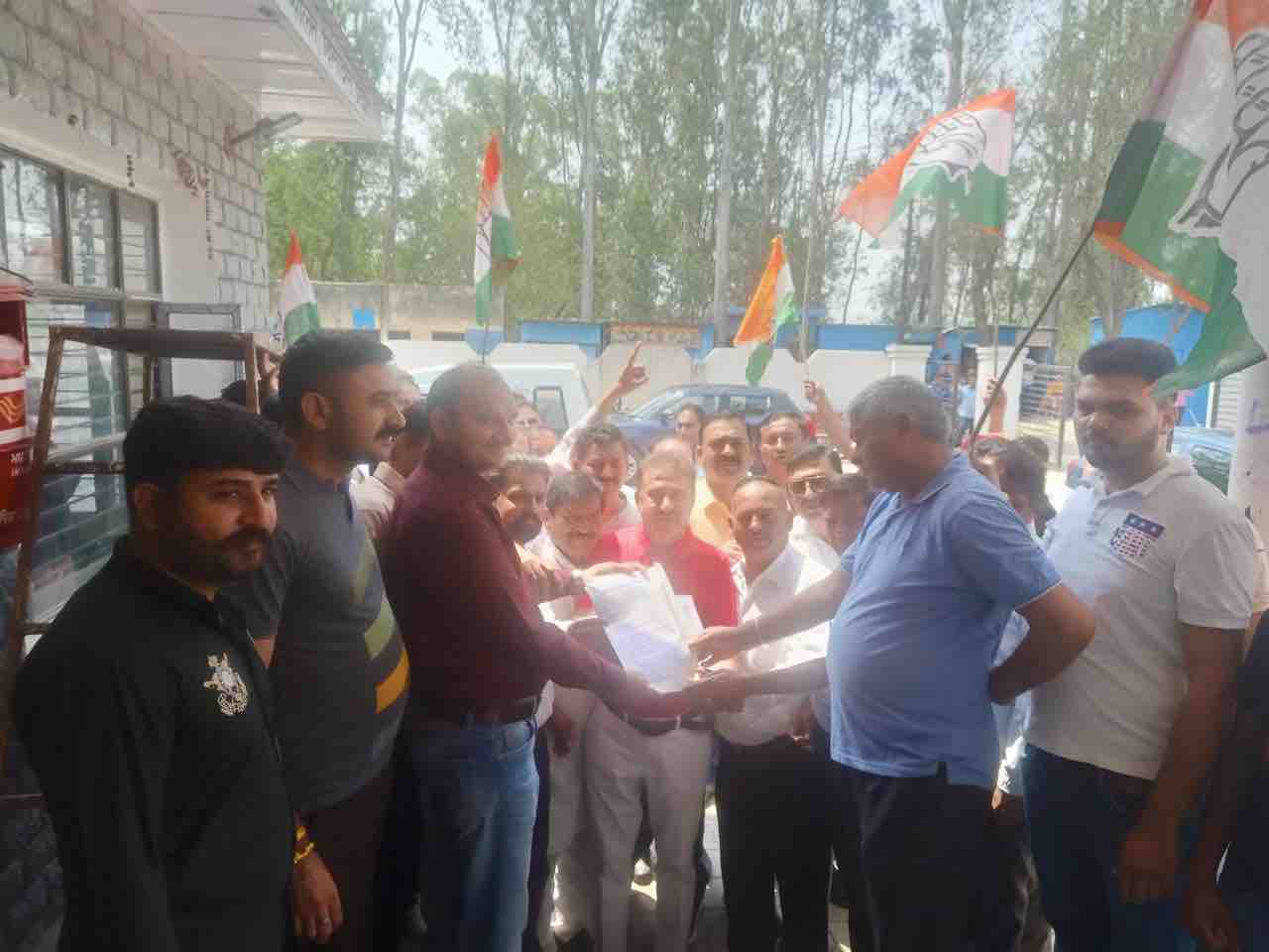 Doon Congress Submitted memorandum to Governor, Ex MLA RamKumar ...