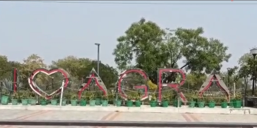 Agra Mayor Naveen Jain and MLC Vijay Shivhare demanded investigation from CM | करोड़ों की जमीन ...