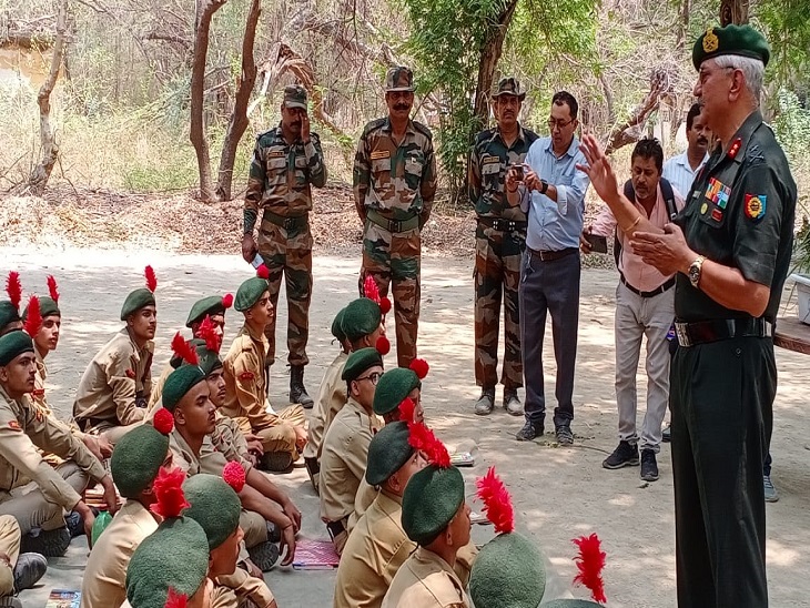 Officials of Ganga Task Force gave information to 17 NCC Battalion ...