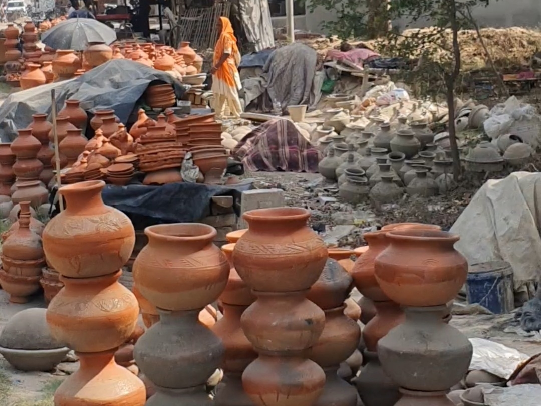Mankapur family has been making earthen pots for four generations ...