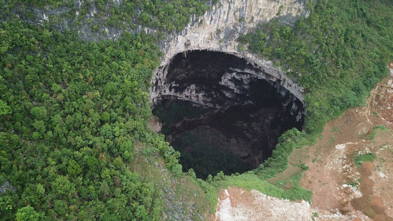 China Ancient Forest | China Scientists Discovered Sinkhole With ...