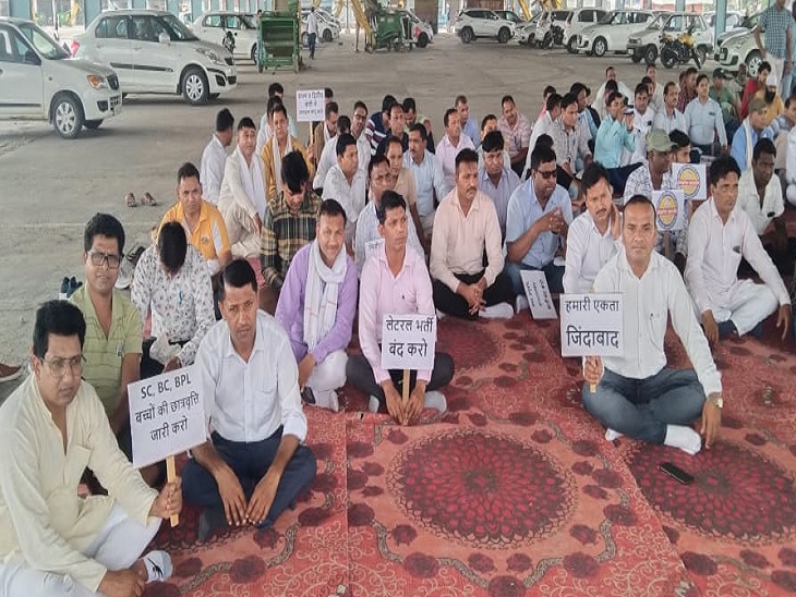Demonstration at Ambala DC office Demonstration under the banner of ...