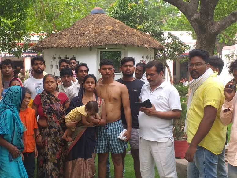 In Lambhua, the miscreants entered the house and beat them with sticks ...