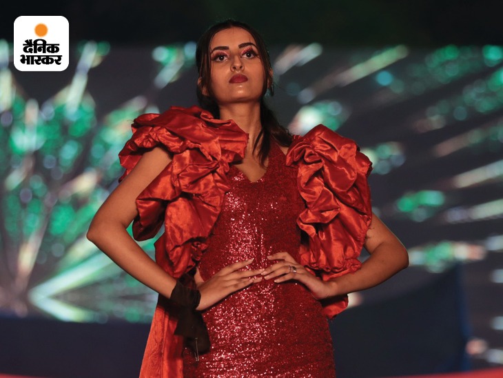 Students did ramp walk on Bollywood theme, singer Milan Gaba will ...