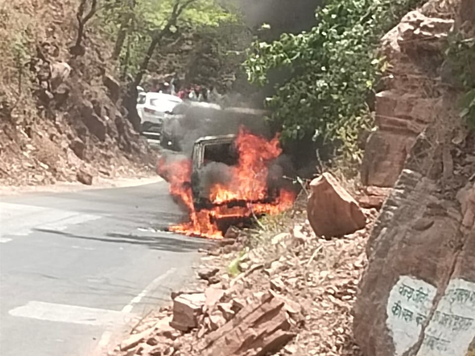 Mahant Kamal Giri, going to Barida Ashram in Rajasthan, narrowly ...