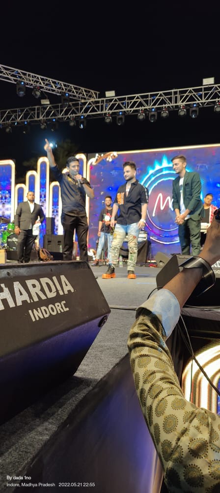 Indori dances to the songs of Milind Gaba | मिलिंद गाबा के गीतों पर ...