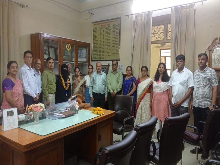 MSC topper best student Moonisa Bushra gets Guru medal, also honors ...