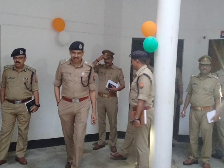 DIG reached Obra inspected Chopan police station Visited the campus ...